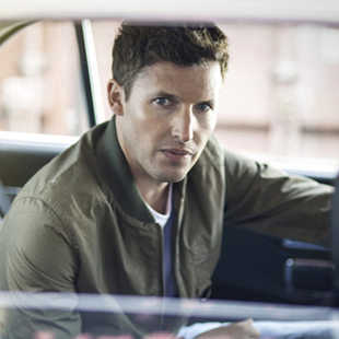 James Blunt Interview - Moon Landing Album, "Bonfire Heart"