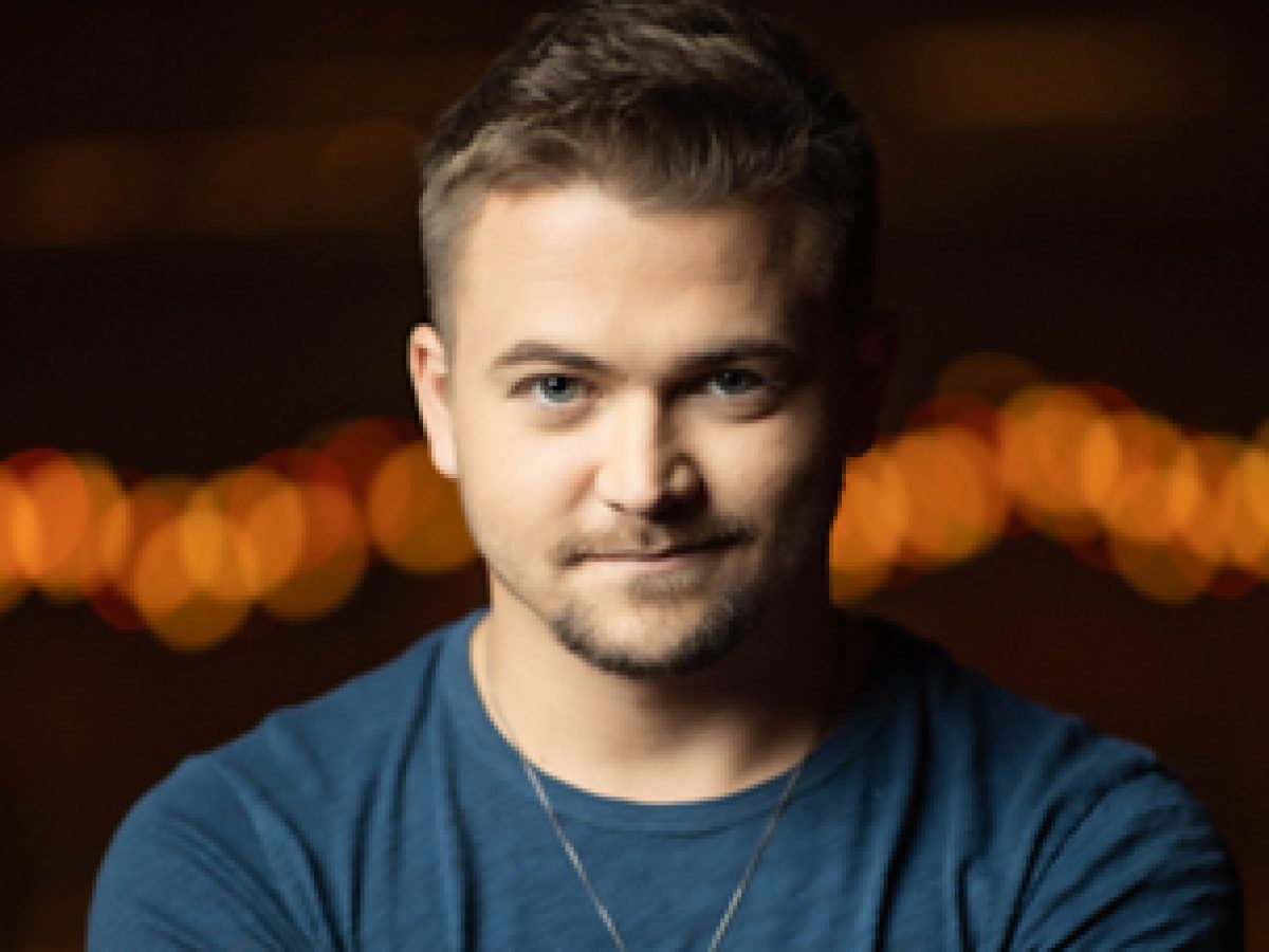 Hunter Hayes Pecs Hunter Hayes Plays 'I Want Crazy,' 'Invisible' And